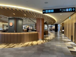 関西国際空港JAL・ANA国内線「ラウンジKANSAI」の訪問記・使えるクレジットカード - 空港ラウンジ.com